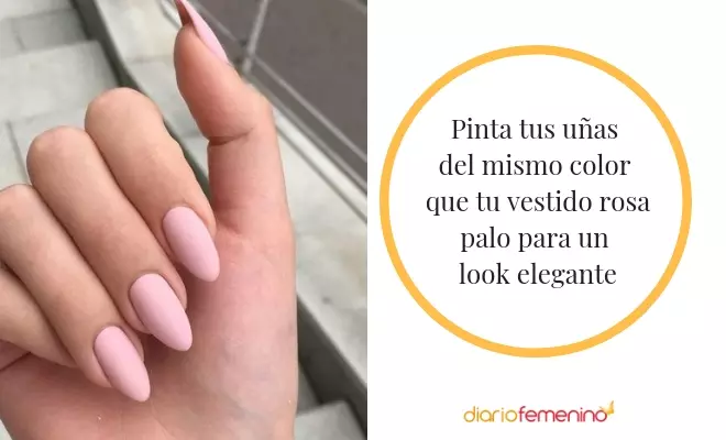 Nehty stejné růžové barvy jako vaše šaty mohou vypadat skvěle