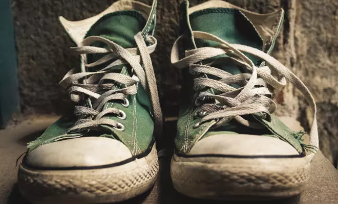 The meaning of dreaming of dirty shoes