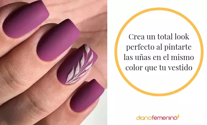 Je kunt nagels in dezelfde paarse of violette kleur dragen