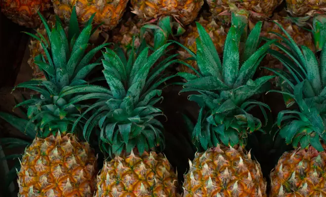 Knep för att veta om en ananas är mogen (och få det rätt när du köper den)