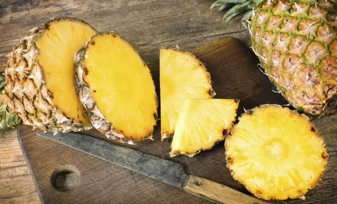 Wéi wielen ech eng Ananas bei der Gréngshändler