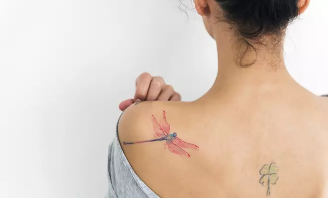 Vztah mezi tetováním a menstruací