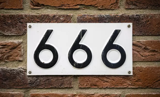 Causas da fobia do número 666