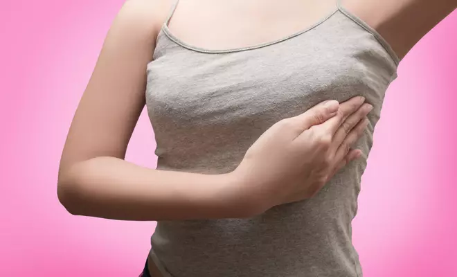 自宅で乳房の自己検査を段階的に行う方法
