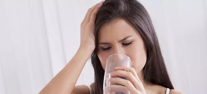 女性典型的冷饮和食物引起的头痛：为什么？