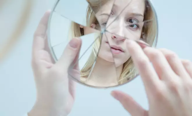 O que significa sonhar com espelho quebrado