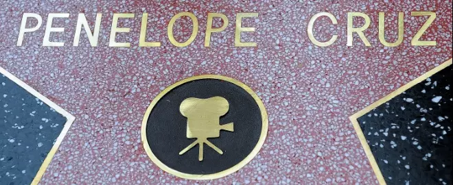Penélope Cruz, kontan ak Javier Bardem, ak Leo ak zetwal li sou Walk of Fame