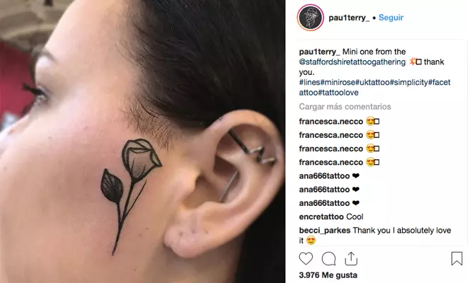 Kwiatowy tatuaż może dobrze wyglądać na twojej twarzy