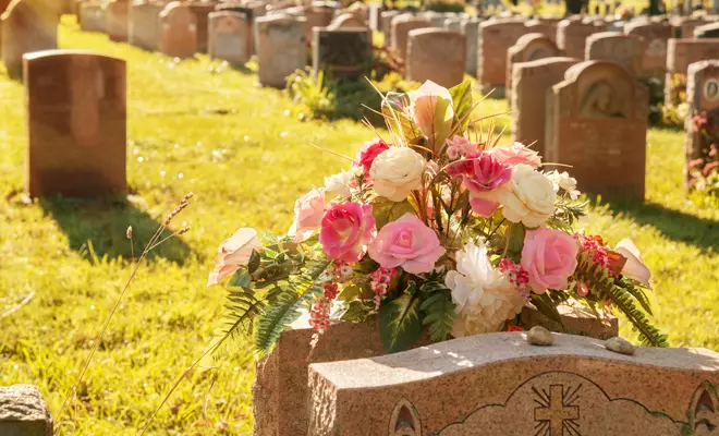 Мечтаете за гроб: погребва миналото