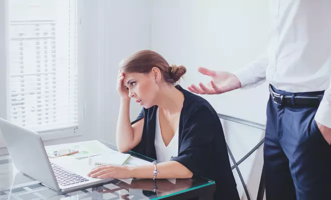 सपने देखना कि आप अपने बॉस से बहस करते हैं: काम की समस्या?