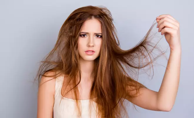 چگونه با درمان های خانگی بوی بد مو را از بین ببریم