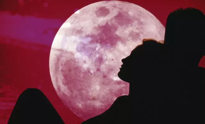Bagaimana bulan mempengaruhi hubungan cinta anda