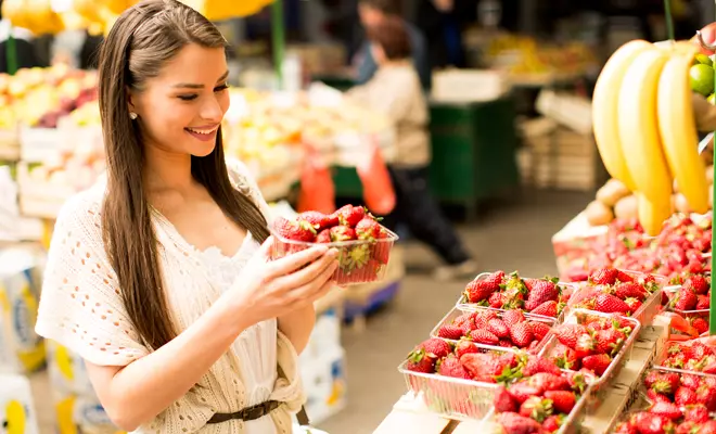 आपण फळ खरेदी करण्याचे स्वप्न पाहणे: निरोगी जीवनावर पैज लावा