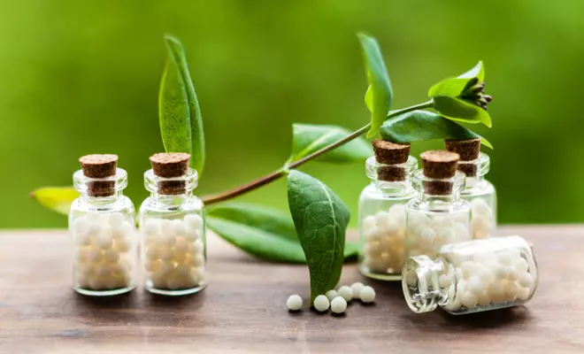 Kumaha ngeureunkeun nyeri période sareng homeopathy