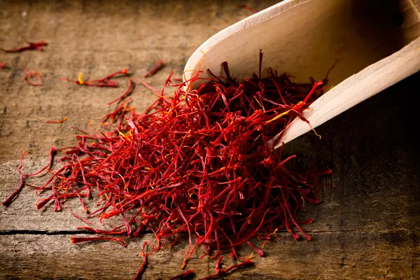 Saffron yana da kyau aboki ga ciwon lokaci