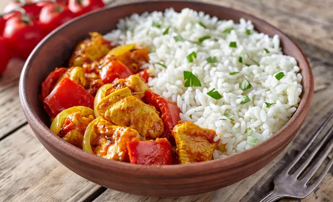 Modalități de a include curry în feluri de mâncare și de a vă bucura de esența acestuia
