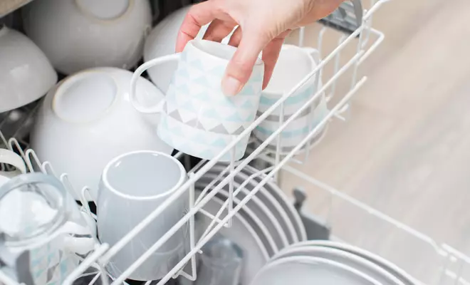 8件你不应该放在洗碗机里的东西