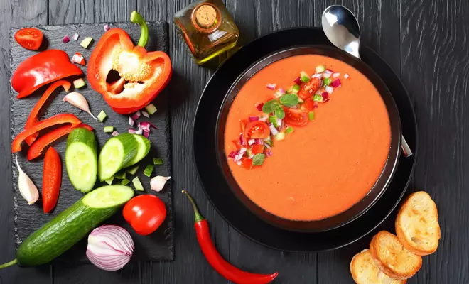 Cuntada ugu fiican ee Andalusian gazpacho