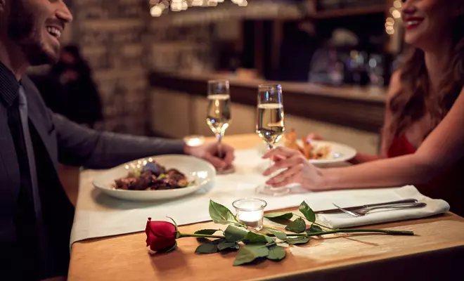 Hvad skal du ikke spise på en date for at undgå at gøre dig selv til grin