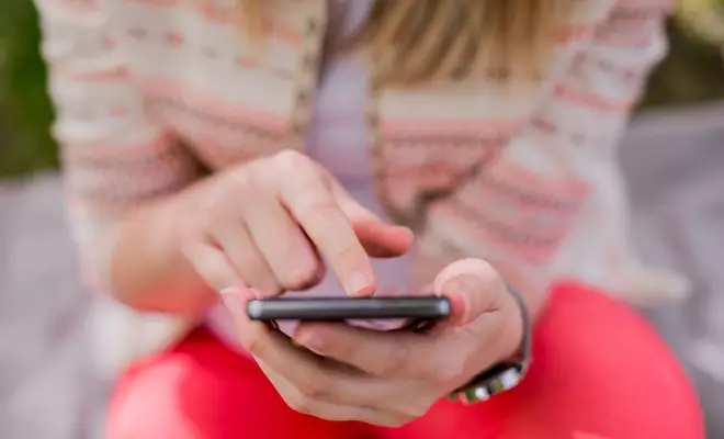 12 aplikacij za spogledovanje, če ste sramežljivi: poiščite partnerja iz mobilnega telefona