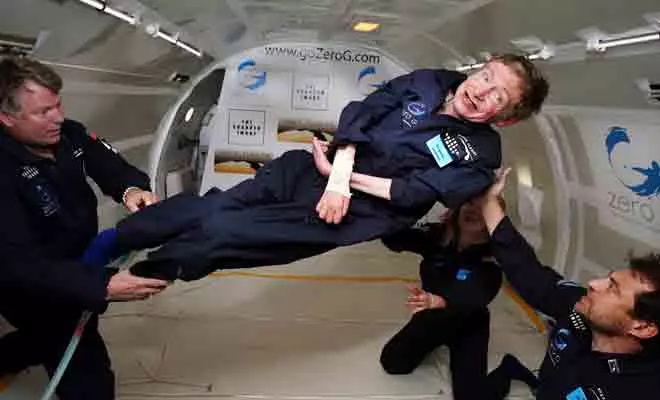 UStephen Hawking kunye namabinzana akhe adumileyo