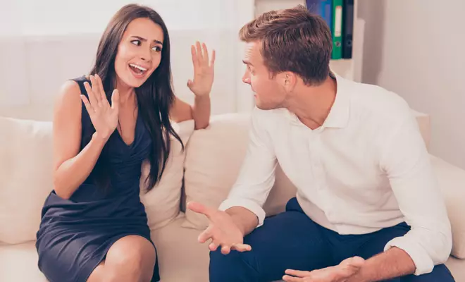 Žene i muškarci: što učiniti ako uhvatite partnera kako razgovara