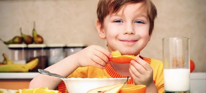 Fem grunnleggende nøkler for å mate barn om sommeren