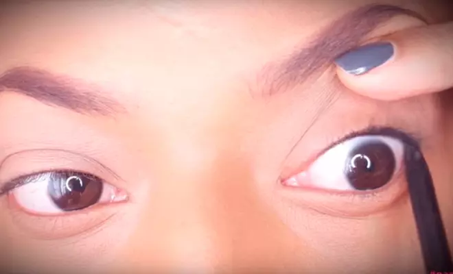 Tightlining, teknik riasan mata baru yang tak terlihat