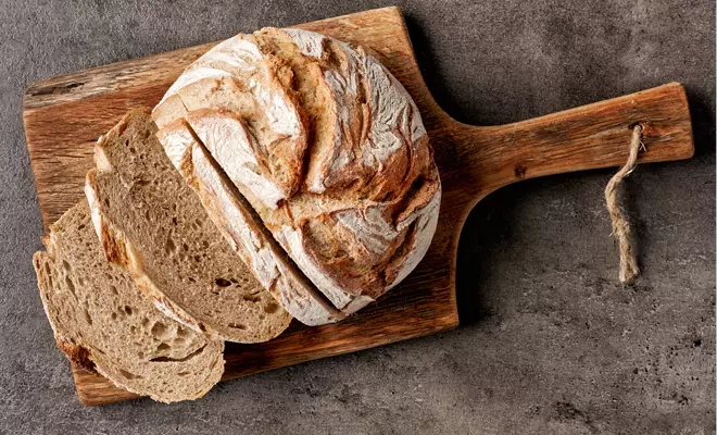 より太っているパン粉またはクラスト