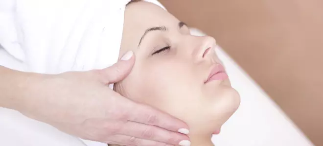 Gesiicht Massage: Zorte, Techniken a Virdeeler