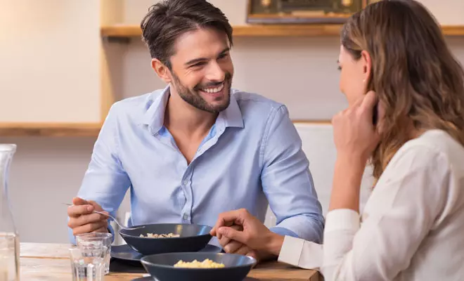 Par, der spiser sammen, er mere lykkelige