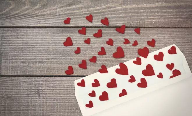Isang romantikong card bilang regalo ng mga Puso para sa mga lalaki