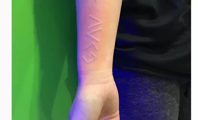 tatuaxes de tinta branca