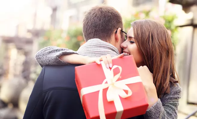 Onyinye maka ụmụ nwoke na ụbọchị Valentine: adịghị ara ara