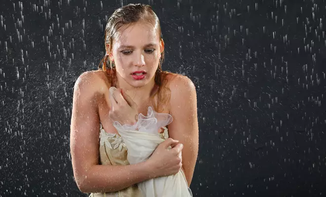 5 anledningar till varför ditt hår hatar regnet: i regnet