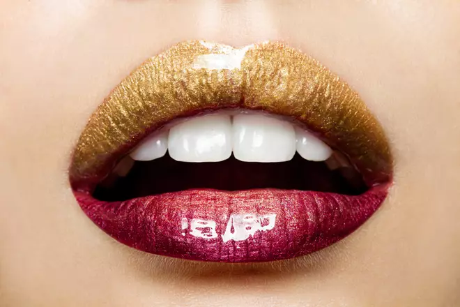 Ideje za šminku za zabavu: zlatne usne