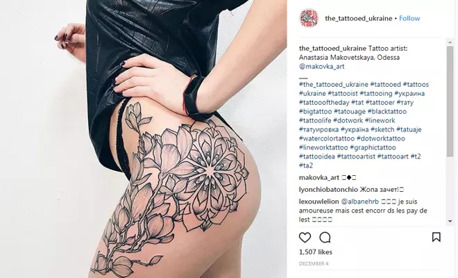 Nápady na tetovanie pre odchádzajúcich ľudí: Čierne a biele kvety