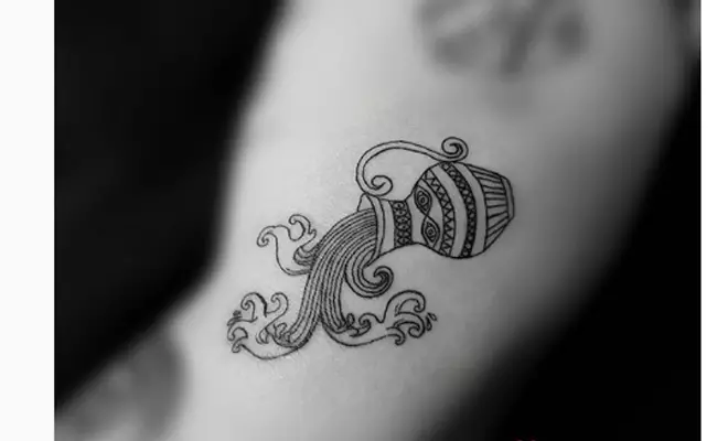 Tattoo rau txhua lub zodiac kos npe: aquarius tattoo