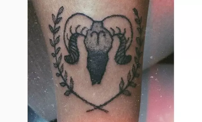 Tattoo bakeng sa lets'oao le leng le le leng la zodiac: tattoo ea aries