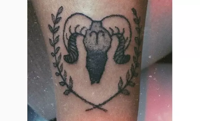 Kwishushanya kuri buri kimenyetso cya zodiac: aries tattoo