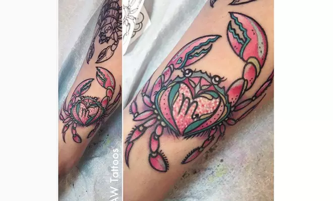 Kwishushanya kuri buri kimenyetso cya zodiac: tattoo ya kanseri