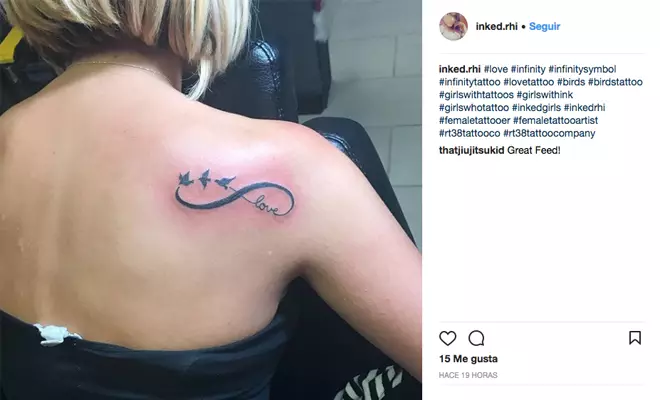 Tattooyada ugu fiican ee ku xasuusiya Maalinta Jacaylka: infinity