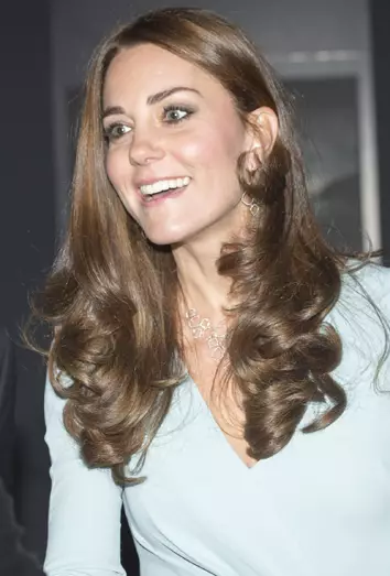 Kate Middleton agus a stíl gruaige Chelsea Blow Dry céim ar chéim