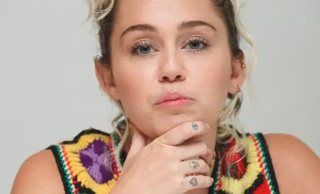 እንደ Miley Cyrus ያሉ ታዋቂ ሰዎች ንቅሳት