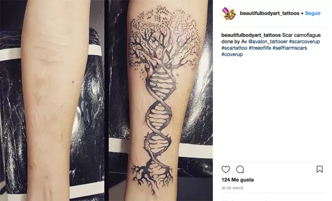 Tatuoj por kovri cikatrojn: arbo de vivo
