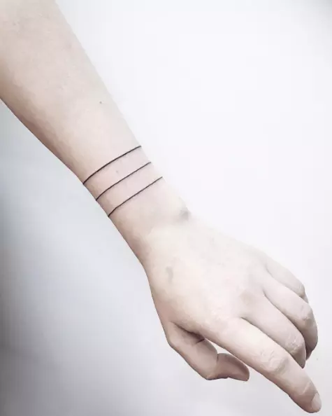 Armbånd eller armbånd tatoveringer, siste mote!