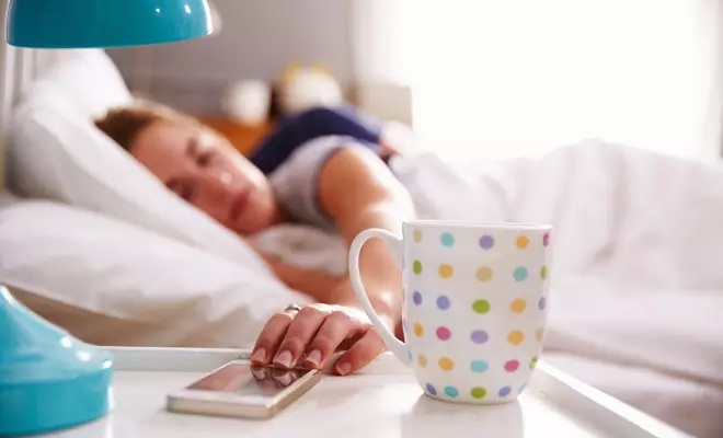 Nukkuminen kännykän kanssa lähellä: Erittäin vaarallista terveydelle