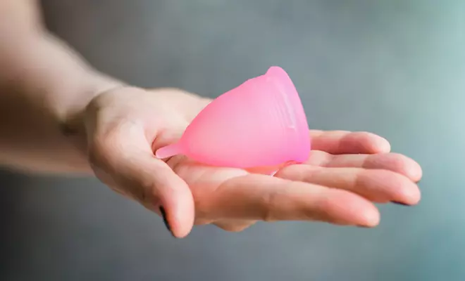 Чи можна займатися сексом з увімкненою менструальною чашкою?