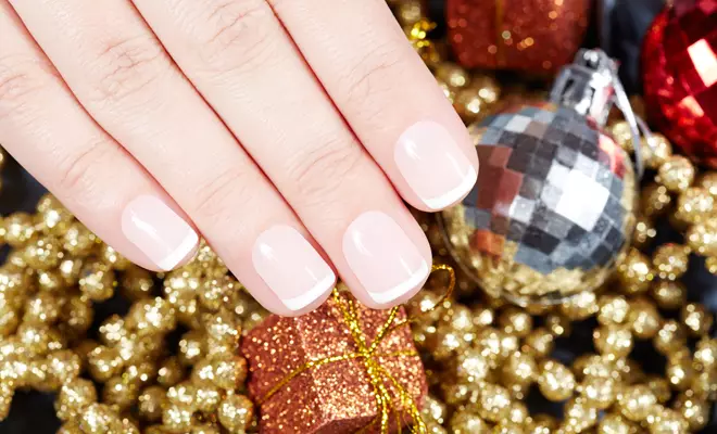 5 wskazówek na piękne paznokcie na Boże Narodzenie bez wychodzenia z domu
