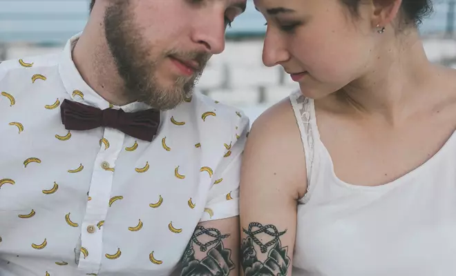 Ide tato untuk mengejutkan pasangan Anda